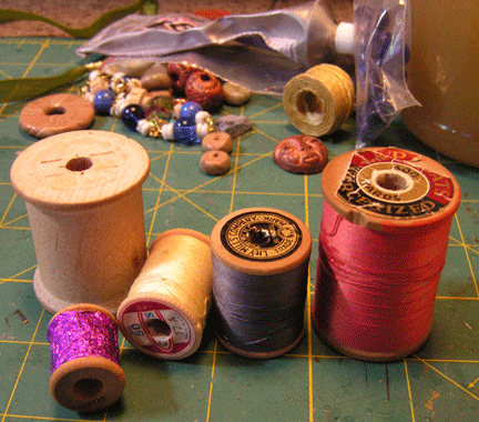 1 KrazY RtisT: Altered Wooden Thread Spools