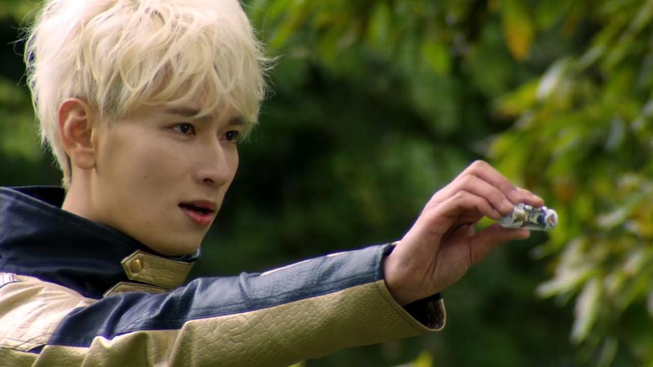 My Shiny Toy Robots: Series REVIEW: Power Rangers Dino Force Brave