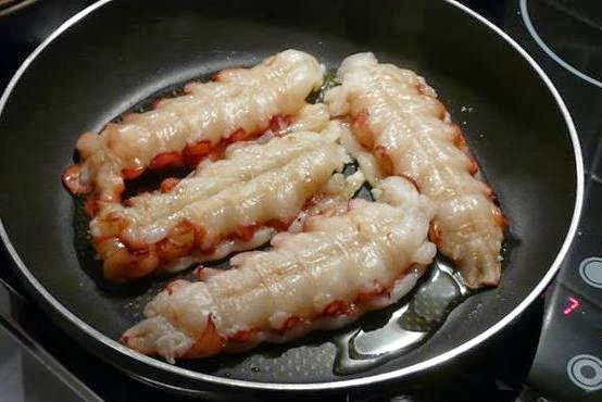 Kulinarische Welten zu Fisch- und Meeresfrucht: Hummer im Safranfond