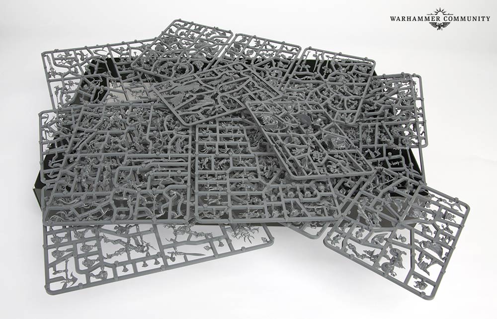 Looncurse: Unboxing... A look at the contents - Faeit 212