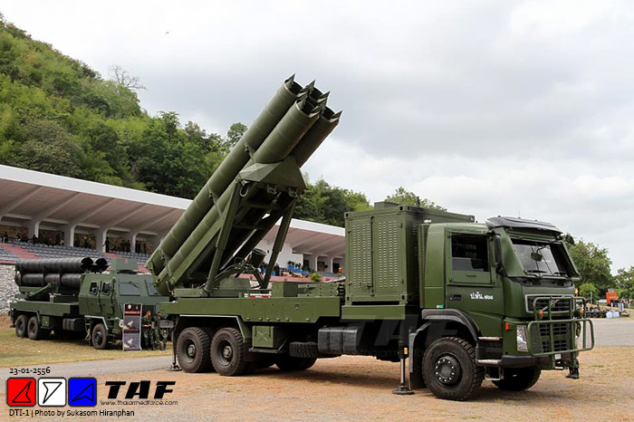 DEFENSE STUDIES: Thailand Tampilkan Varian Baru Peluncur Roket DTI-1