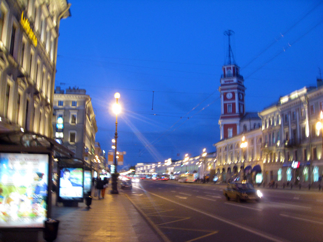 .: PERSPECTIVA NEVSKI, UNA AVENIDA DE 4 KM, EN SAN PETERSBURGO