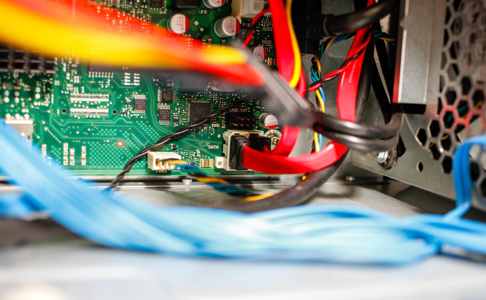 Fujitsu Celsius R920 - конфигурация на дисковете в RAID контролера ...