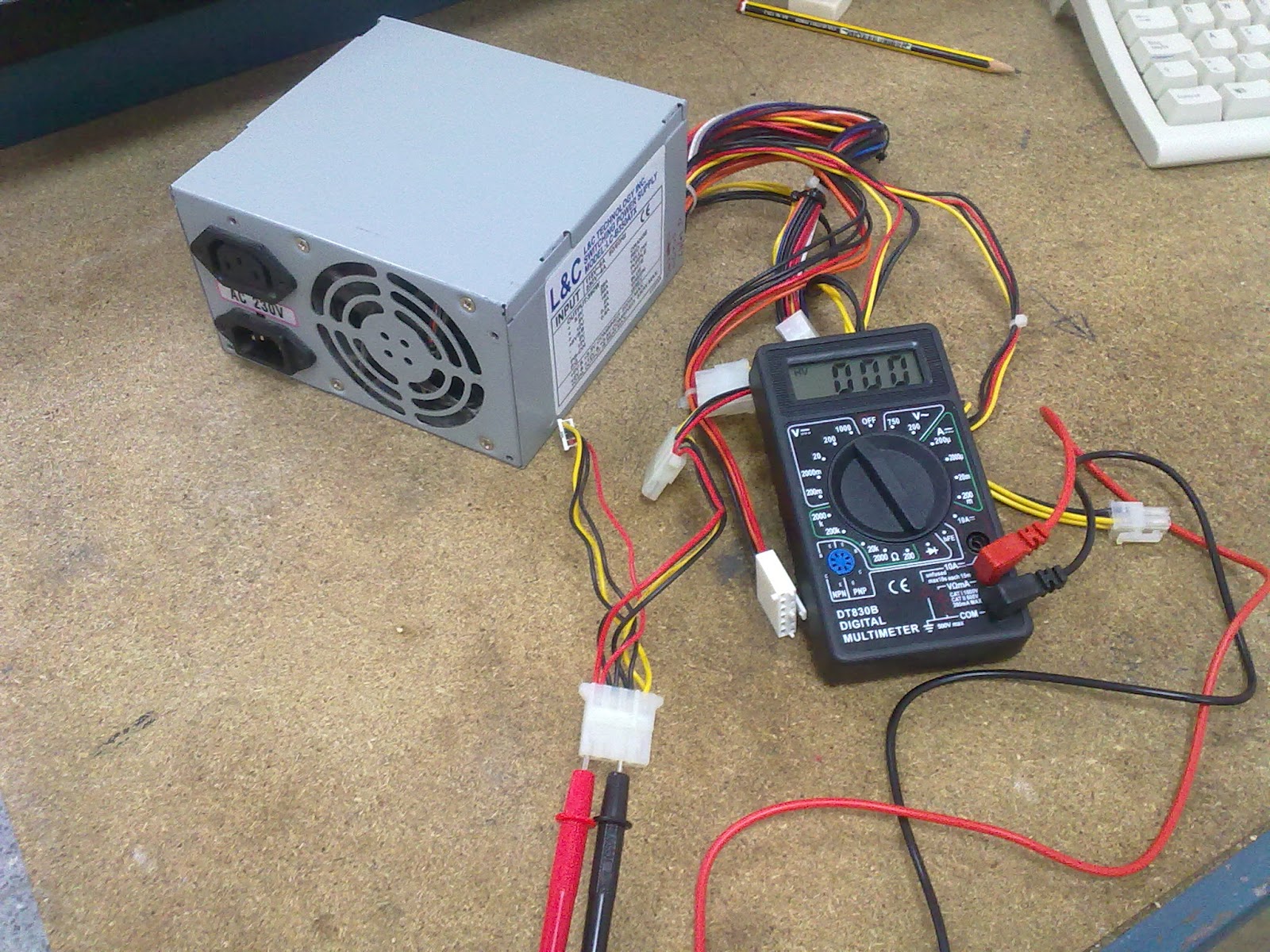 MONTAJE Y REPARACIÓN DE ORDENADORES: 9.- EL MULTIMETRO (PARTE II)