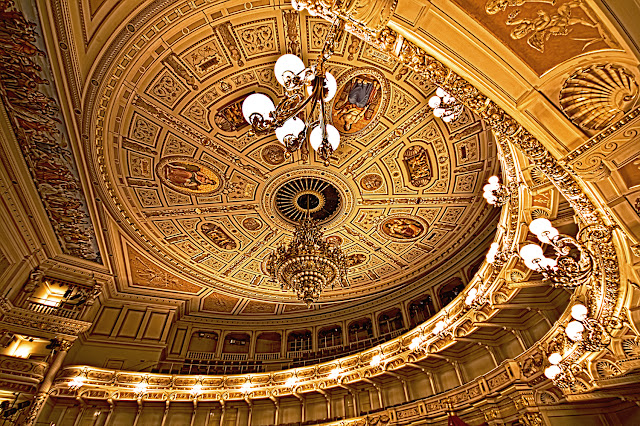 catching light: Semperoper, Dresden