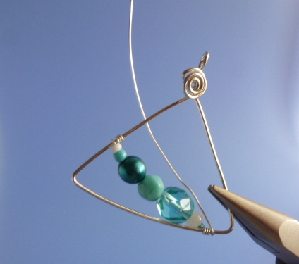 How to Make Triangle or Triangular Jewelry Tutorials / The Beading Gem