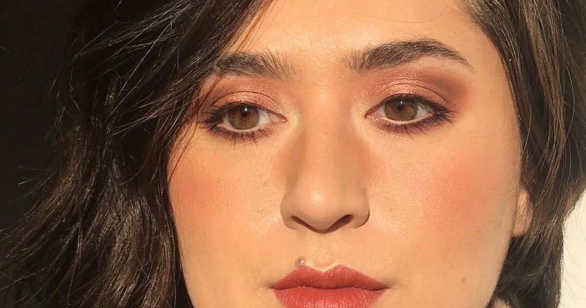 Faceonomics: How to Apply Eyeshadow to the Lower Lashline