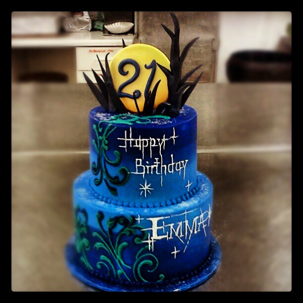 Lola Pearl Bake Shoppe: Twilight-inspired Birthday Cake!