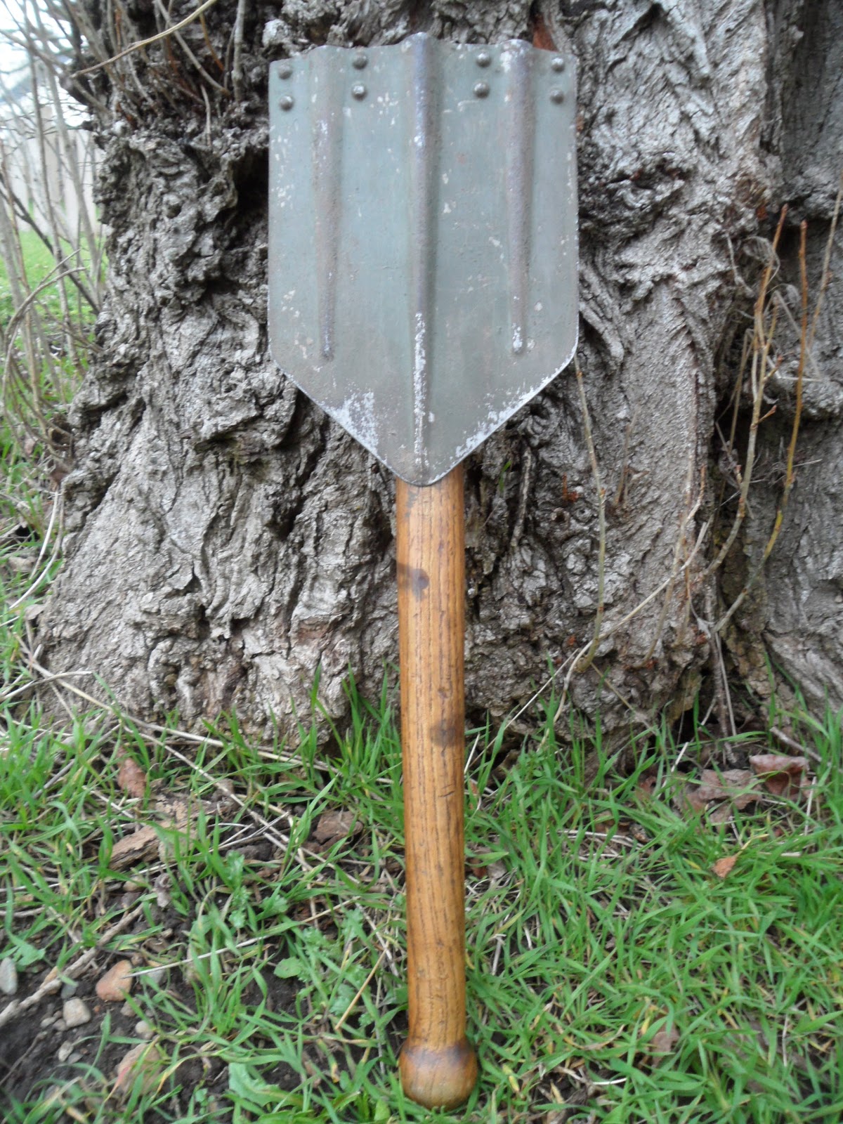 Four Bees: Dutch Army Shovel, Entrenching Tool, Folding Shovel, Post ...
