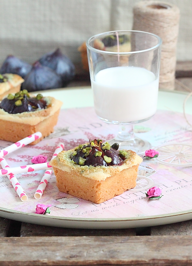 Mini-amandine pistache et figues fraîches