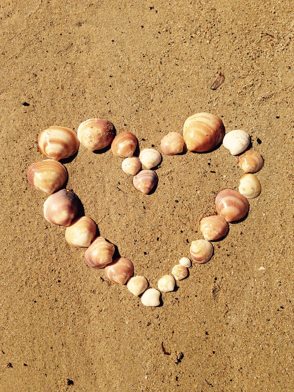 Sun Hats & Wellie Boots: Nature Heart Art - for Valentine's Day