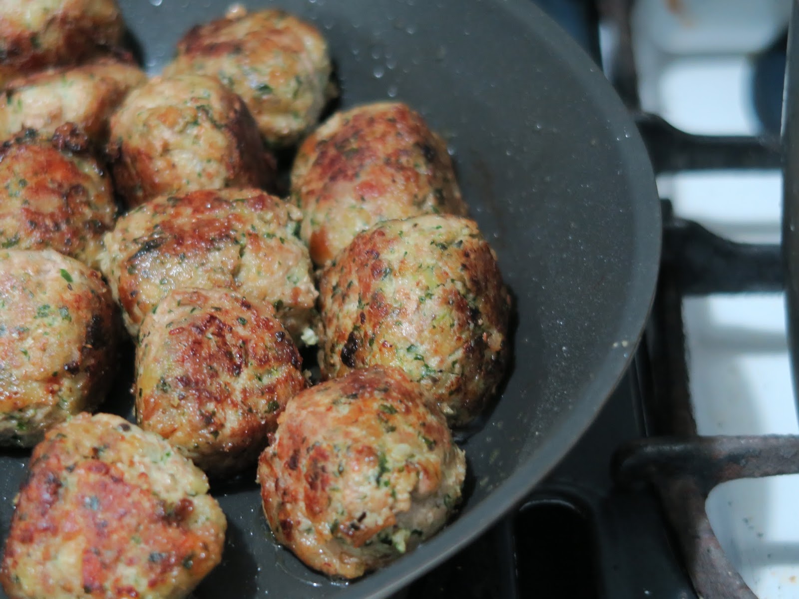 salt sugar & i: Turkey meatballs with a simple tomato sauce.
