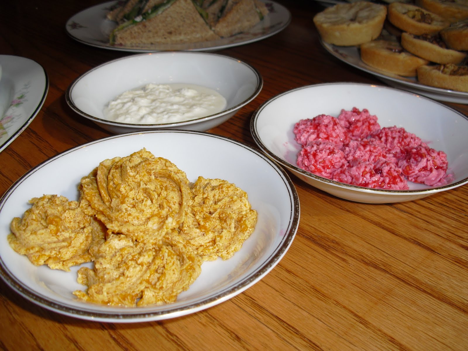 A Tale of 2 Foodies: English Tea Party: English Muffins