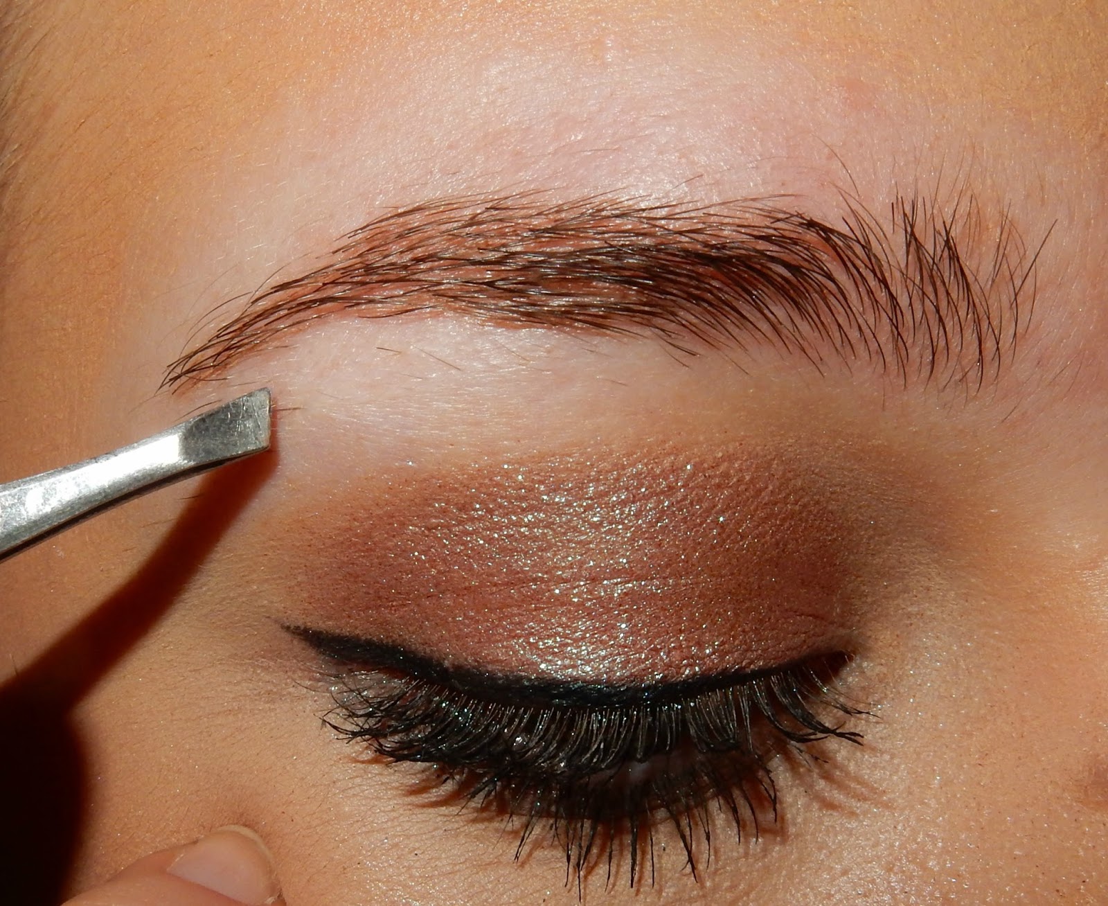 Jadeloves: How I Take Care Of My Eyebrows