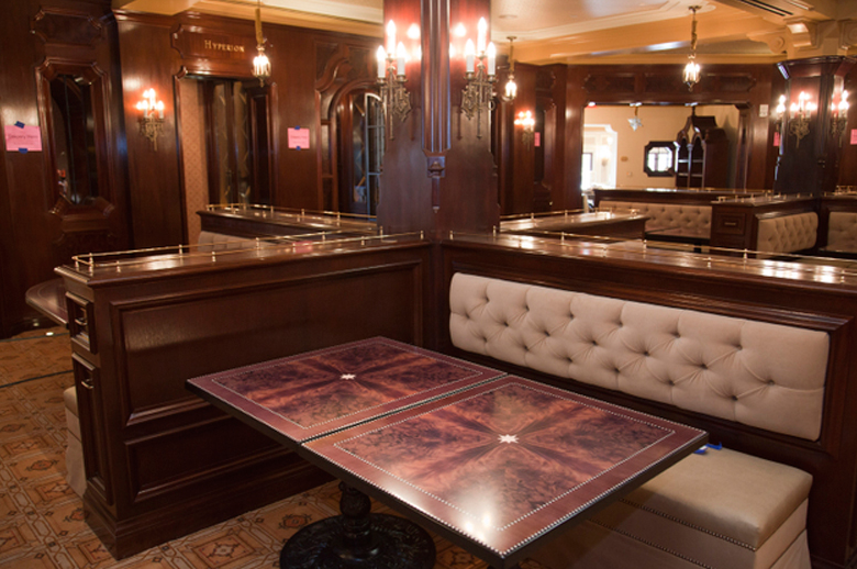 NewsPlusNotes: A Fancy Lounge, Swank Restaurant, and One Big Chandelier