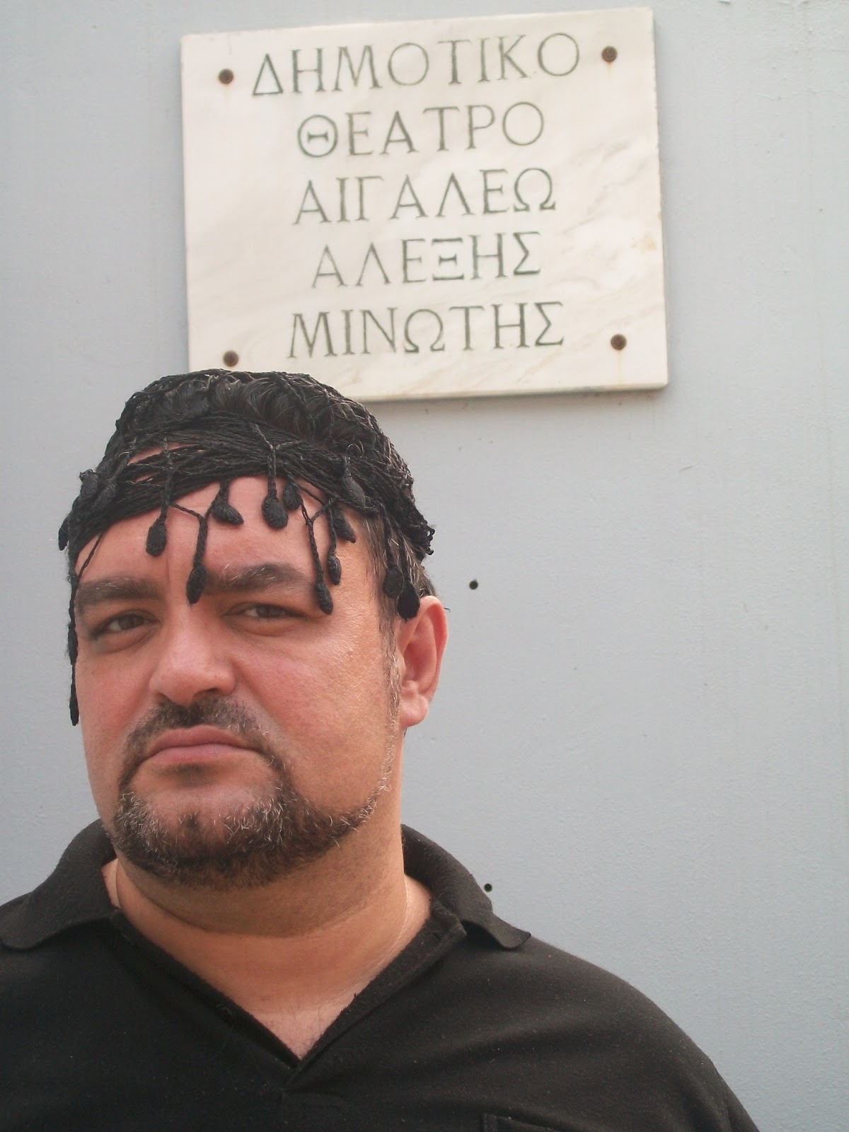 ΣΥΝΕΝΤΕΥΞΗ ΜΕ ΤΟΝ ΗΘΟΠΟΙΟ-ΣΚΗΝΟΘΕΤΗ ΒΑΣΙΛΗ ΣΑΜΑΡΙΤΑΚΗ | World look