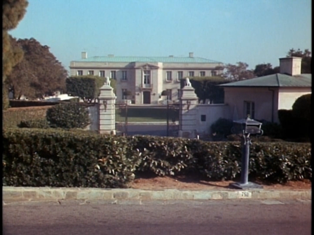 Everyone Nods: The Dragnet Style Files: Frauds DR-28 or "House of Cards"