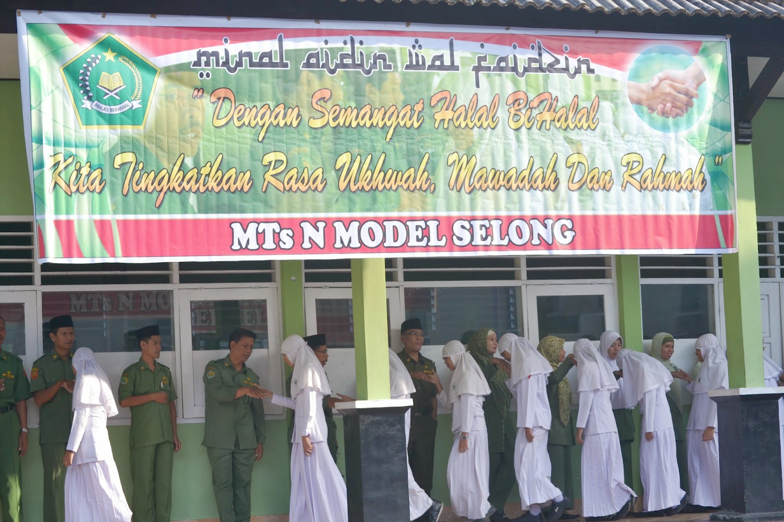osis matsanemos blog: Halal bi halal di MTsN Model Selong