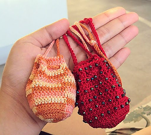 Ergahandmade: Crochet Amulet Bags + Free Pattern