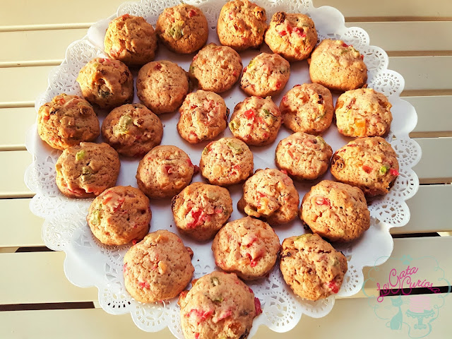 La Gata Curiosa: GALLETAS CON FRUTAS CONFITADAS