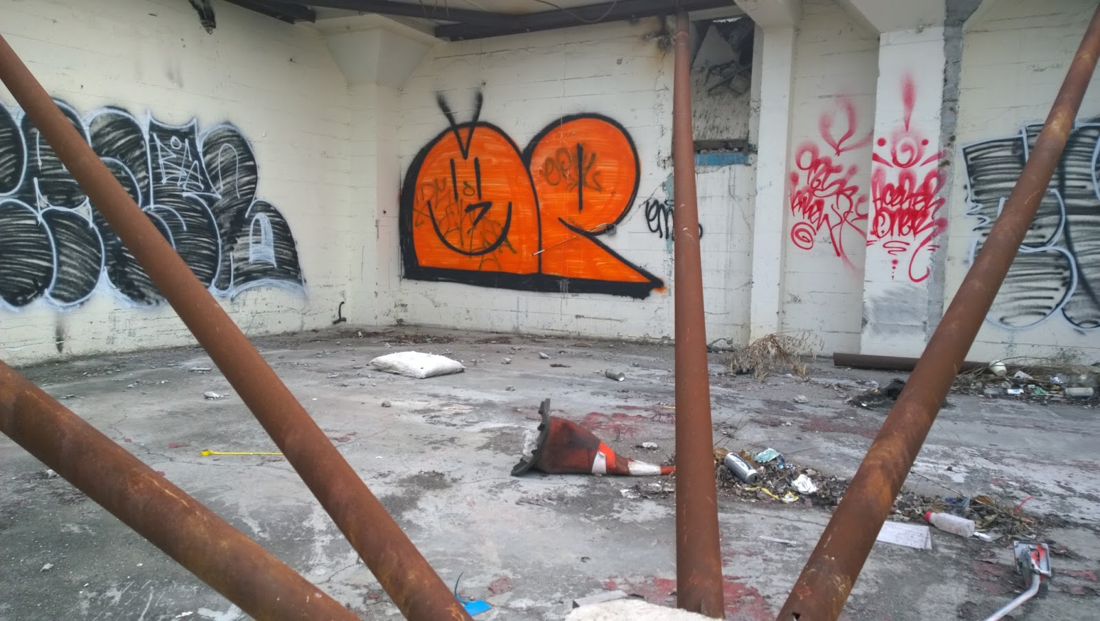 TravelMarx: Sunday Night Graffiti