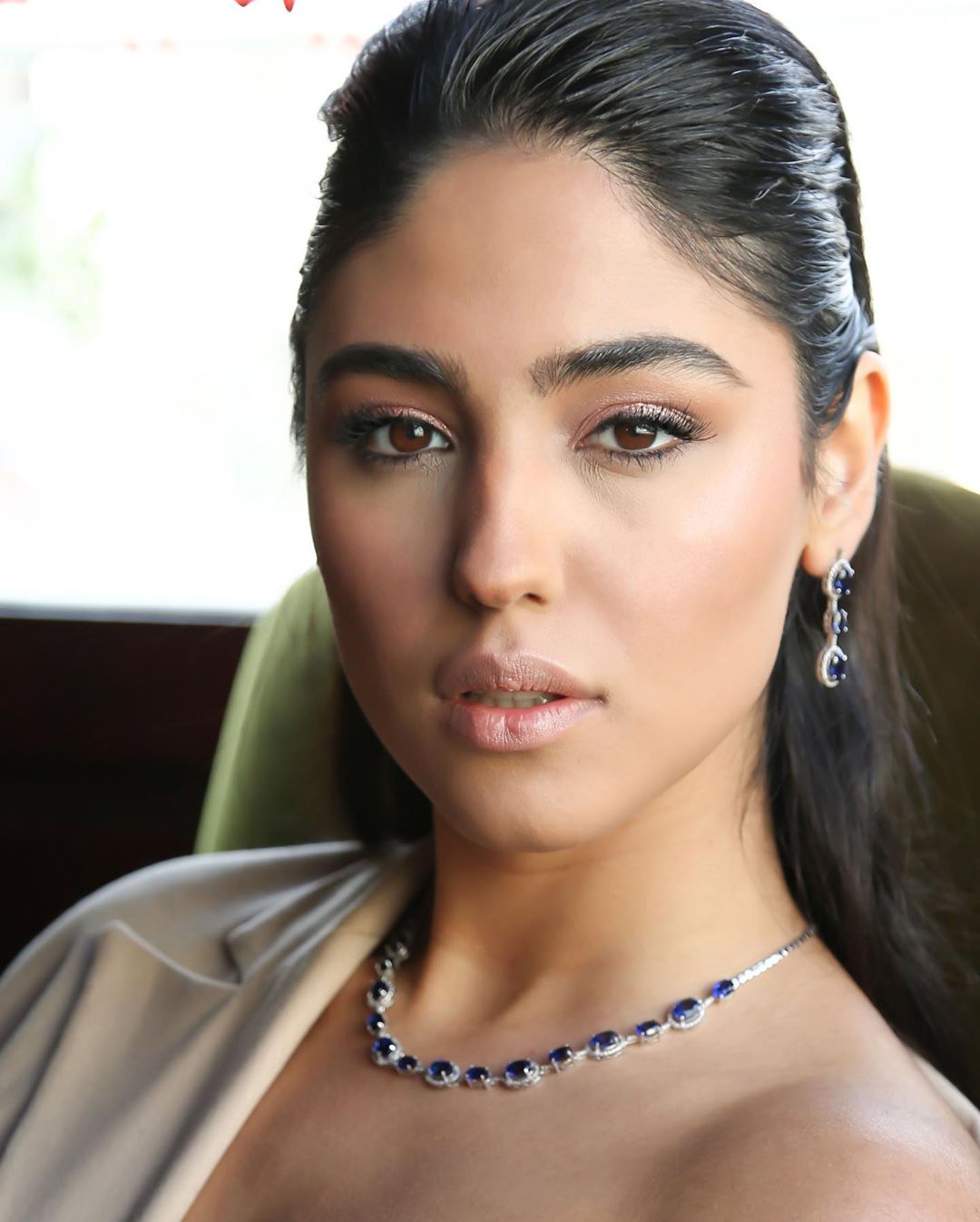 Ramina Torabi Hot photos in new three Style and make up