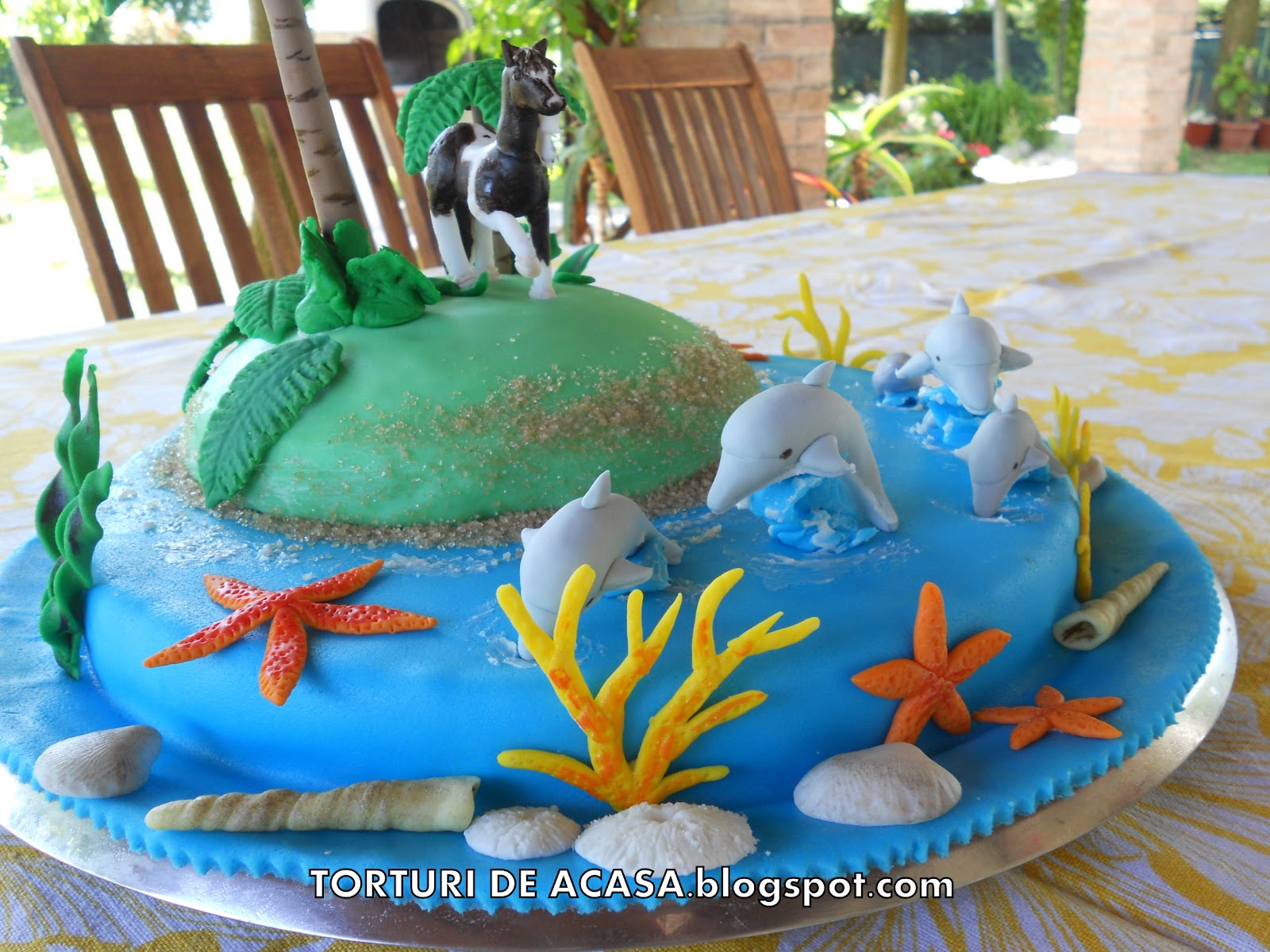 Torturi de acasa: Tort cu delfini si poneiul Nuvolla
