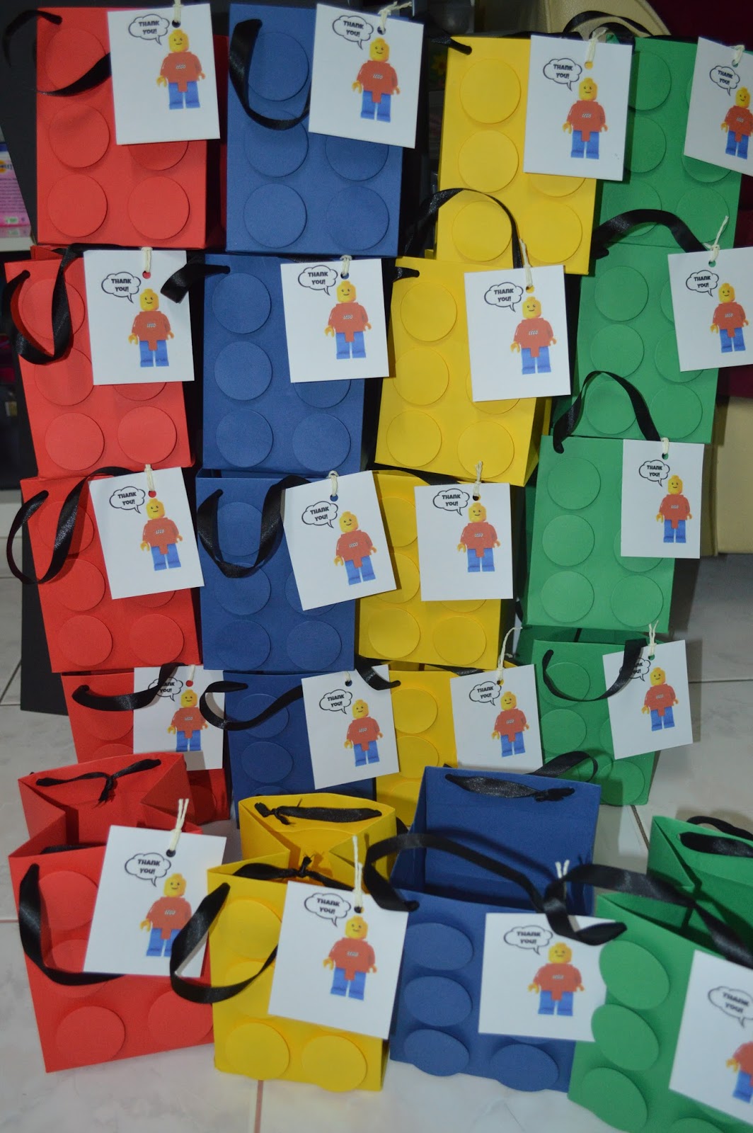 Crafty ♥ Inn * '♫: Custom Made Lego Paper Bag