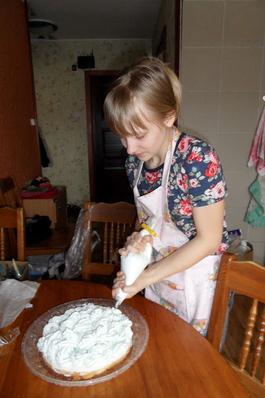 Riina tordimaania: Lapsed köögis ... ehk meie Eeva tort