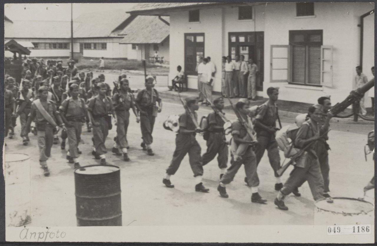 Indonesia Zaman Doeloe: Pasukan TNI memasuki wilayah Kemayoran guna ...