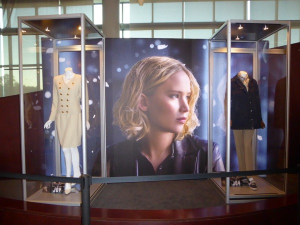 Hollywood Movie Costumes and Props: Jennifer Lawrence Joy movie ...
