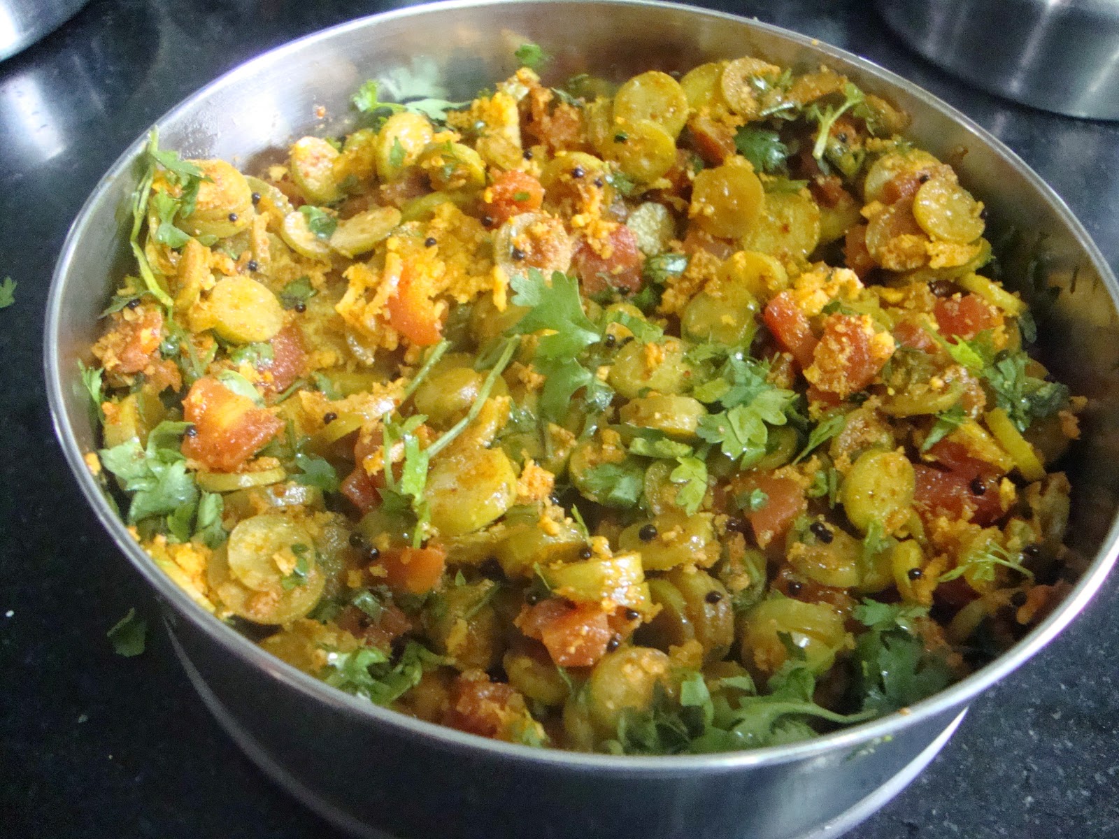 Geetha's Khazana: Tendli gajar subji [ gujarati type ]