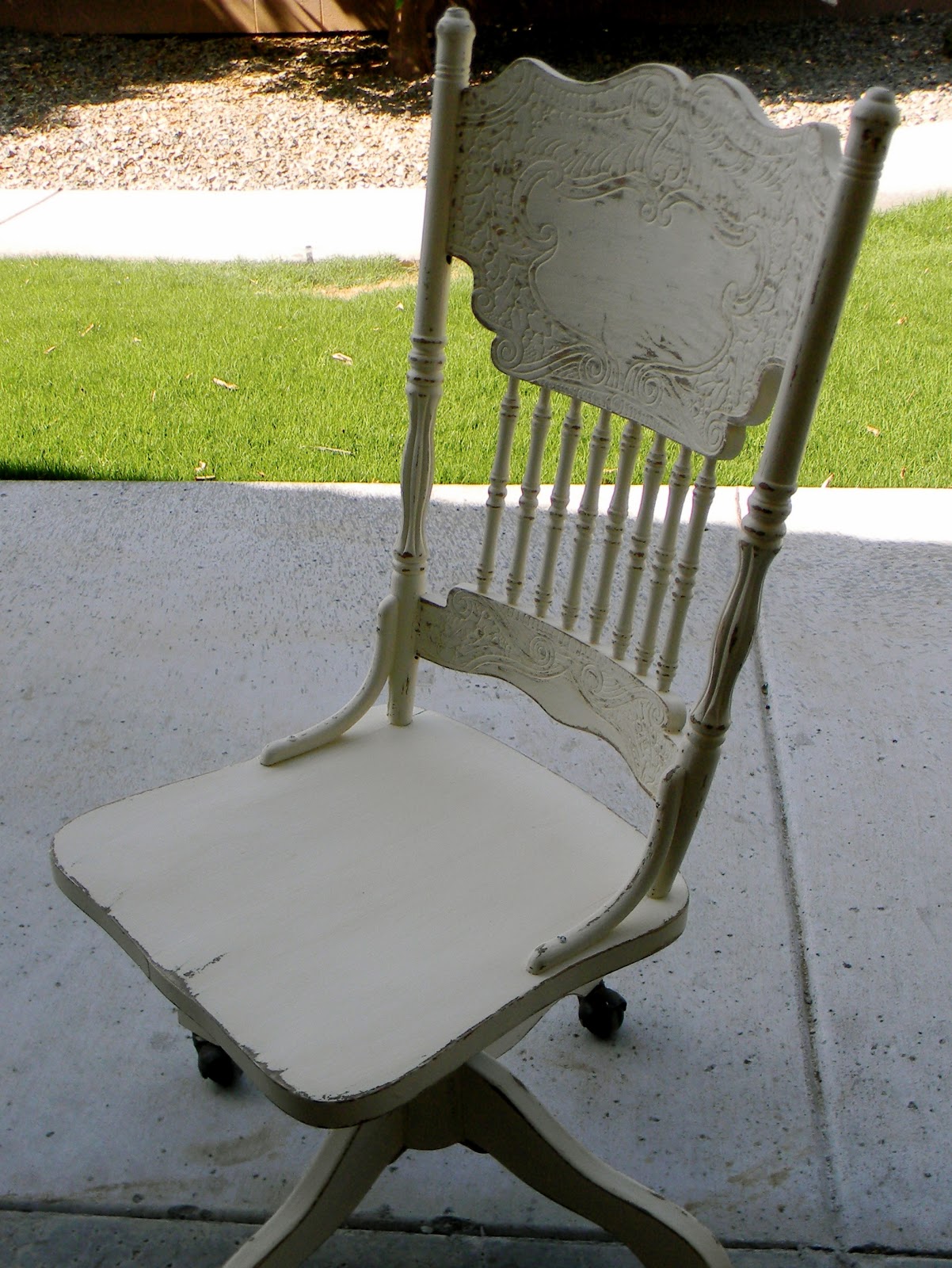 Little Bit of Paint: Thrifty Thursday: Antique Office Chair
