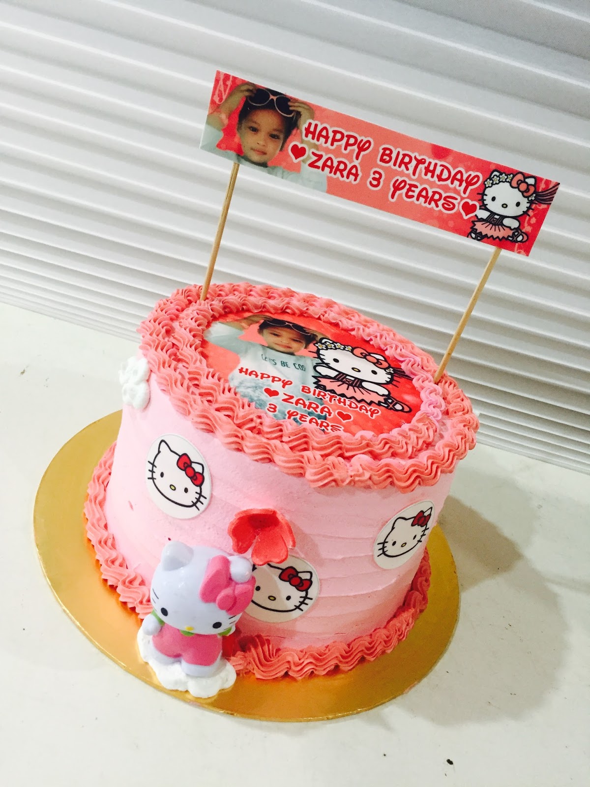 ninie cakes house: Hello Kitty Cake Round Shape