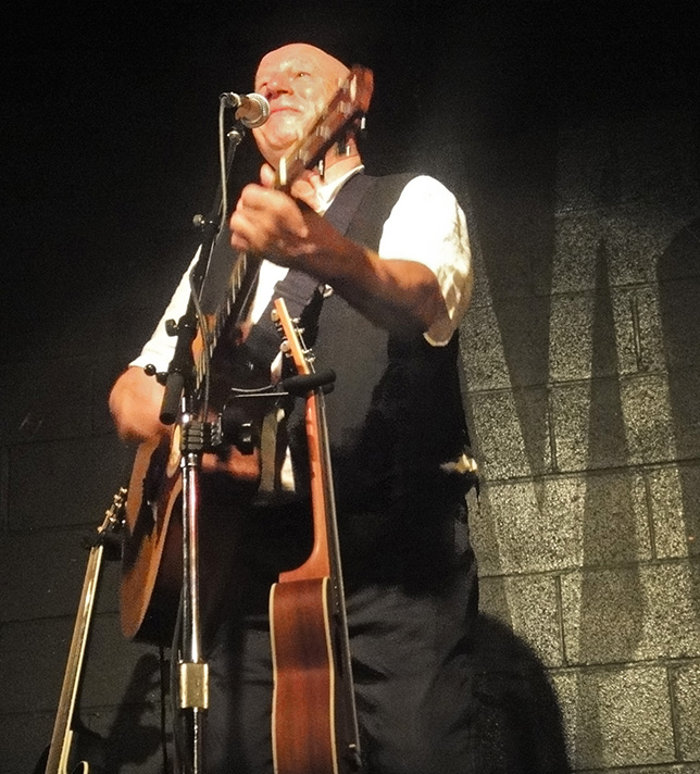 CONCERT OVERLOAD: Concert #595 - Neil Innes at McCabe's Guitar Shop ...