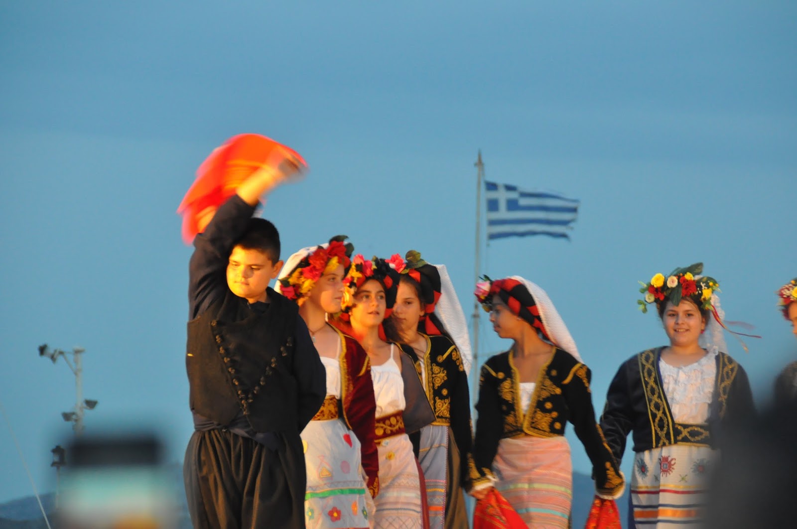 aiakosrex: ΜΕ ΧΟΡΟΥΣ ΚΥΚΛΟΤΙΚΟΥΣ. 6ο ΦΕΣΤΙΒΑΛ ΠΑΡΑΔΟΣΙΑΚΩΝ ΧΟΡΩΝ ΑΙΓΙΝΑΣ