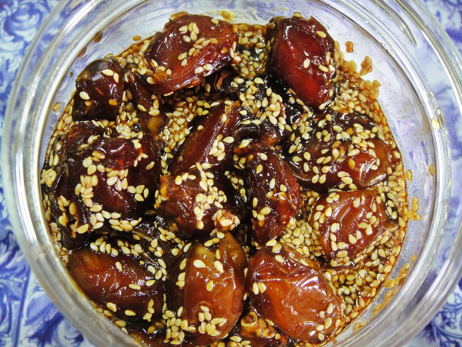 Maryam's Culinary Wonders: 1118. Iraqi Honeyed Dates