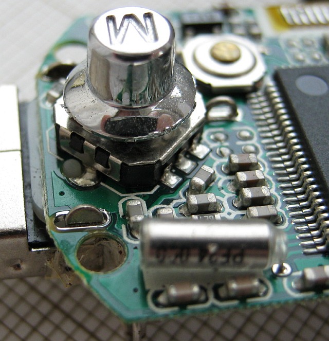Common Emitter: Teardown: TECHNIKA 1GB mp3 player