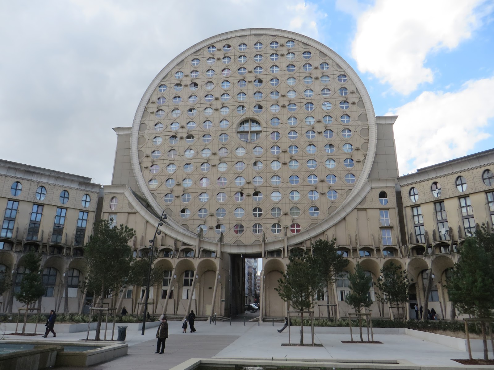 EntreVoir: Noisy-le-Grand - Ricardo Bofill et Manolo Nunez-Yanowsky