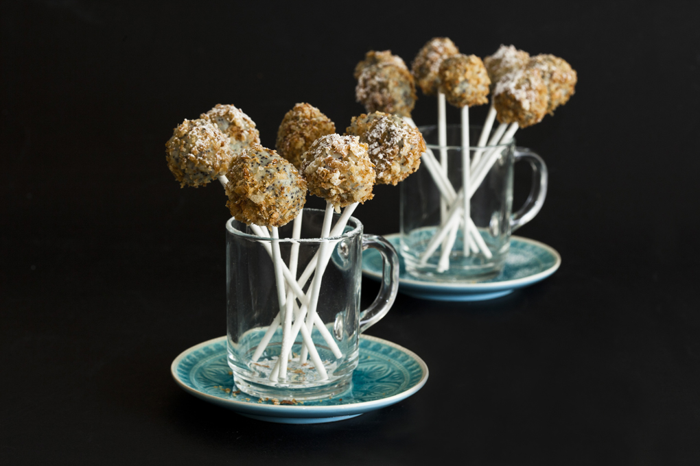 CHILI & VANILIA: Mini szilvás gombóc nyalóka pirított mákkal