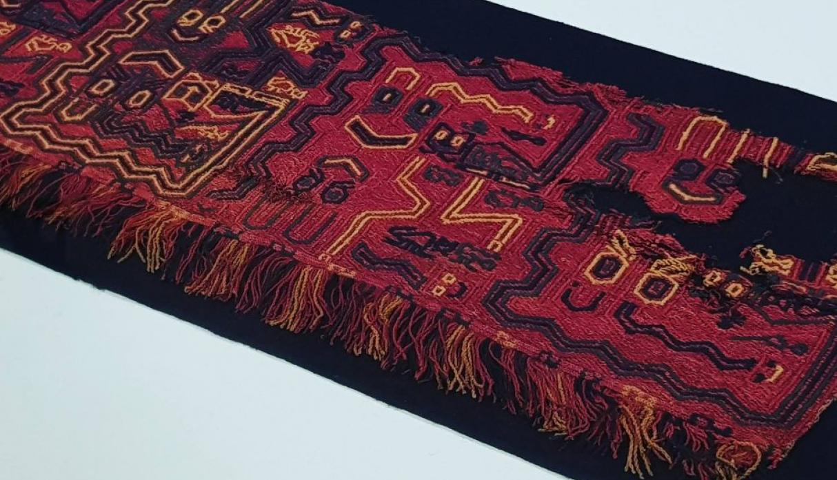 DePeru Blog: Textiles Paracas que regresaron al Perú