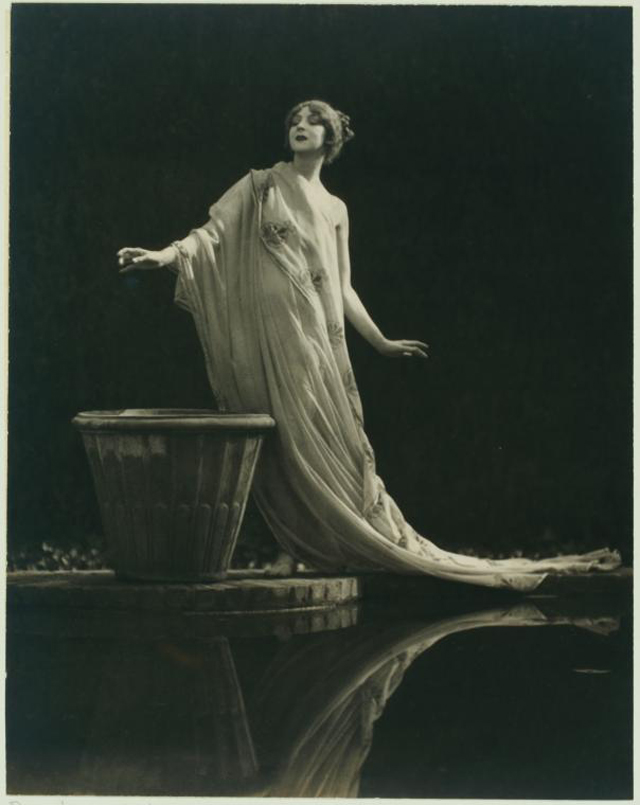 Modern Dance Pioneer: 39 Stunning Vintage Photos of Ruth St. Denis in ...