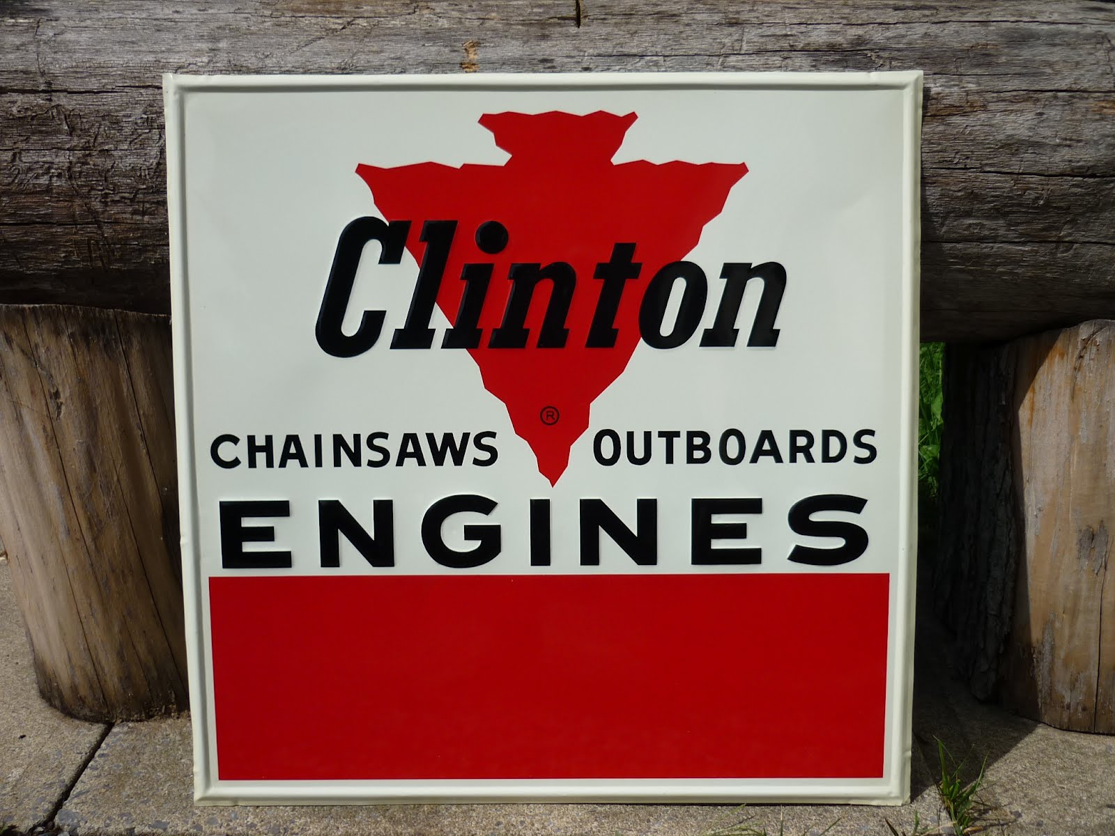 VINTAGE CHAINSAW COLLECTION: CHAINSAW SIGNS COLLECTION. (PICTURES).