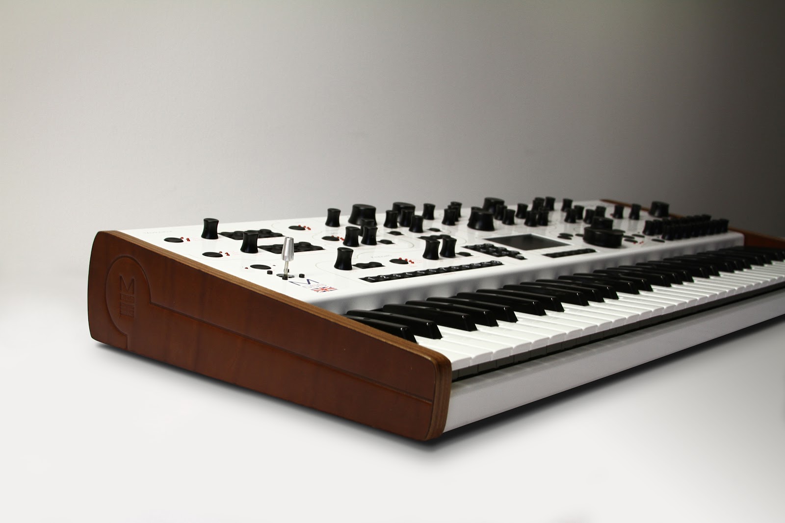 MATRIXSYNTH: First Look at the New Modulus Synthesizer Keyboard - Video ...