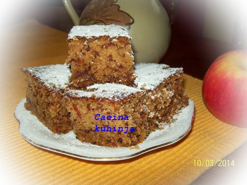 Brzi posni kolac sa jabukama