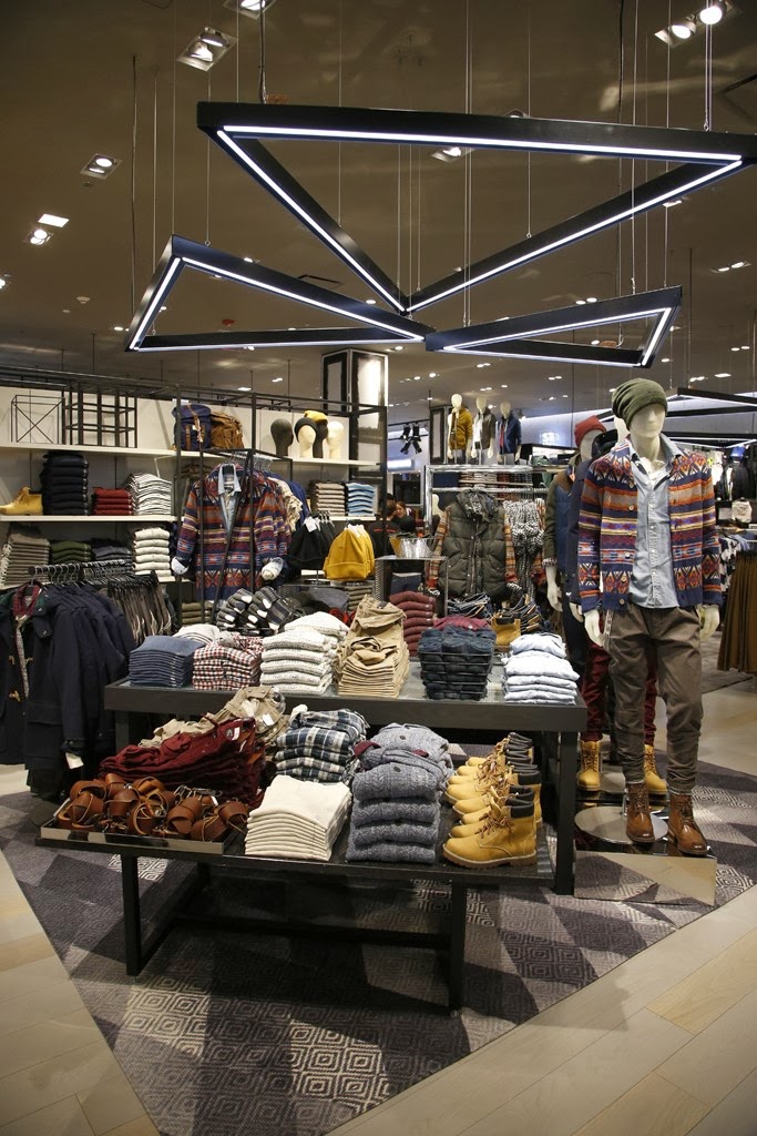 H&M High-Tech Flagship Store in New York Times Square