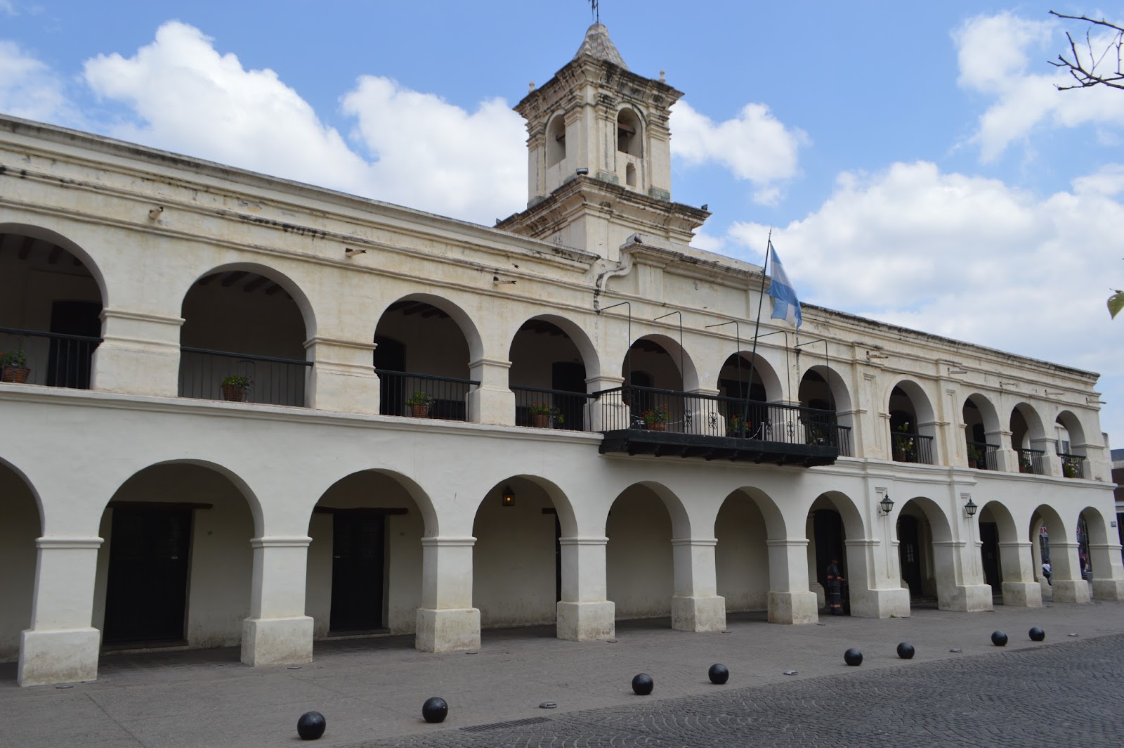 POR TIERRA POR LA TIERRA: El Museo Histórico del Norte en el Cabildo de ...