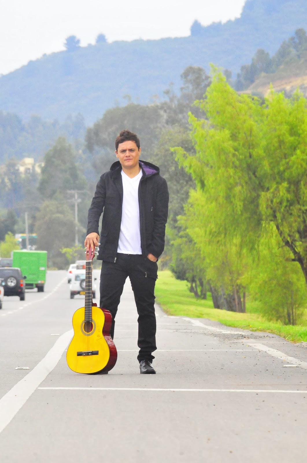 "SIN ELLA" LO NUEVO DE ESPINEL