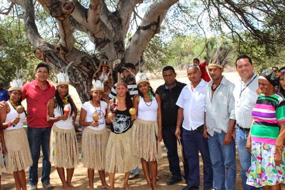 ASCOM-FUNAI (comunicação): ÍNDIOS ATIKUM NA BAHIA RECEBEM BARCO