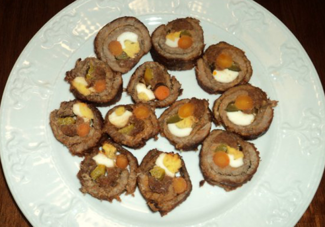 Filipino Food Aficionado: Morcon (Meat Roll)